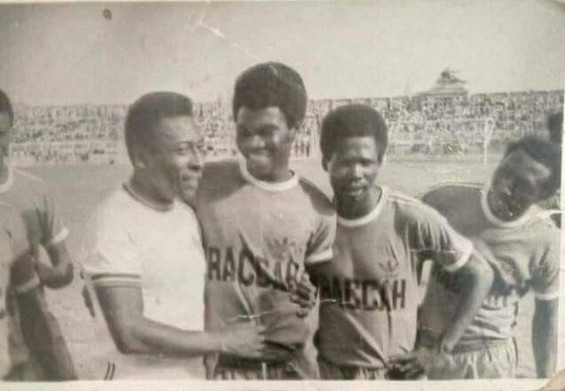 🧵 A thread on Pele in Africa where he was always revered for what he ...