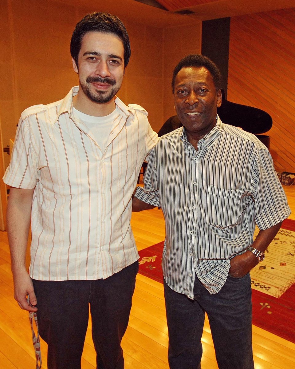 Marco Bezzi on Twitter: "Obrigado por tudo, eterno Pelé"