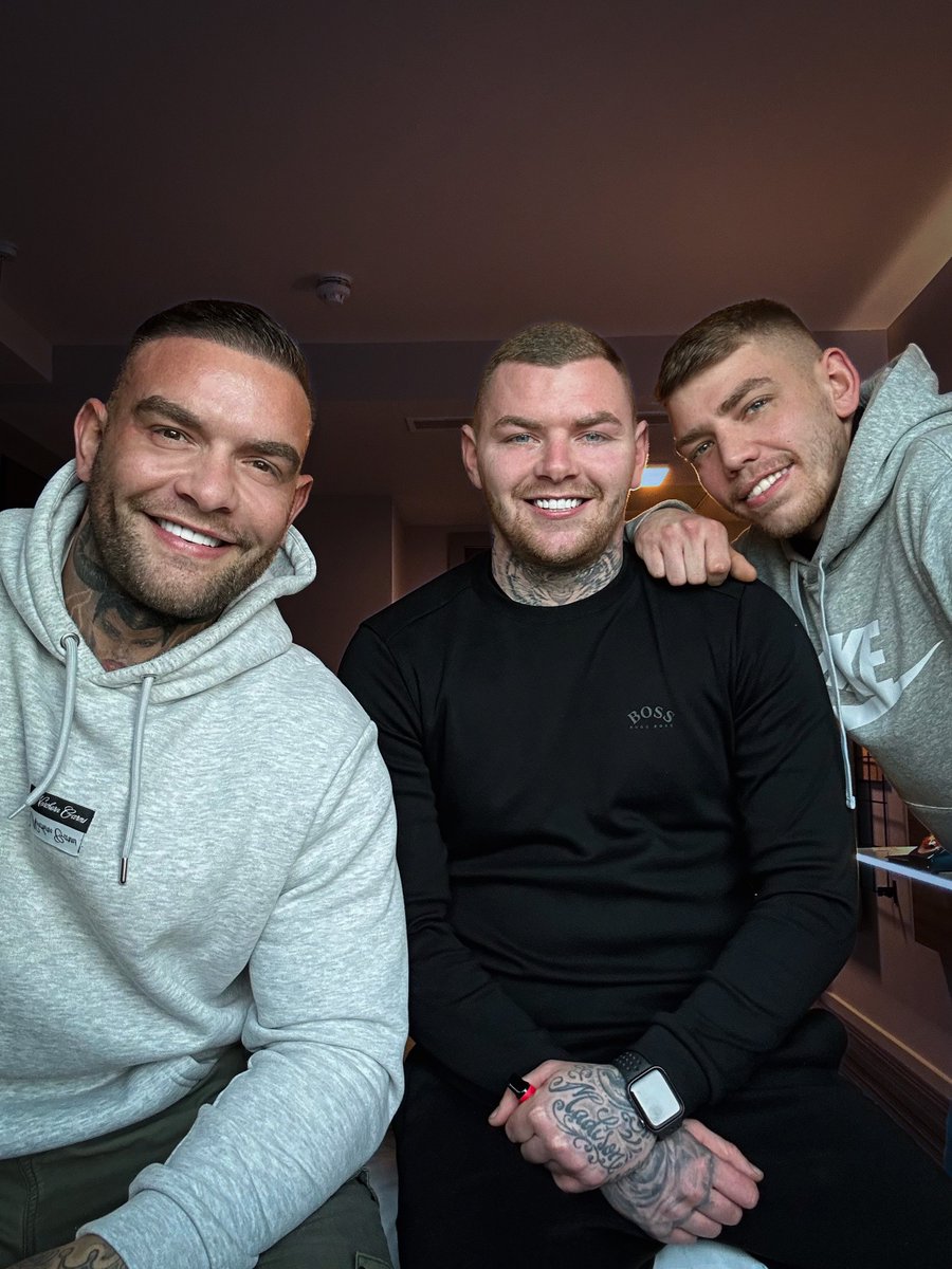 Ryan Lee on Twitter: "Me and my two older brothers, @Andyleexxx and Connor"