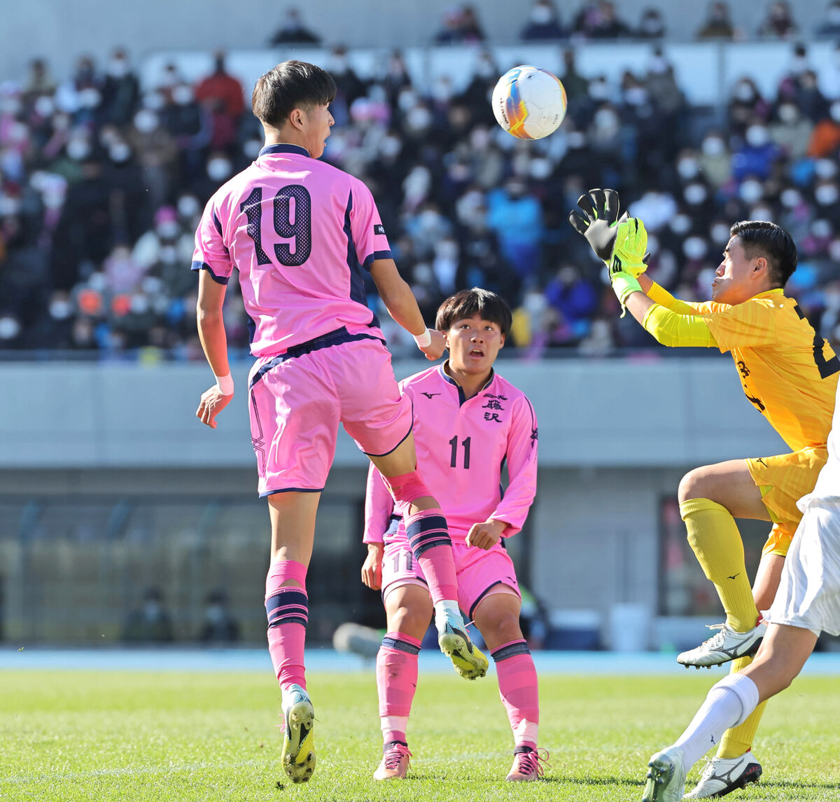 スポーツ報知 on Twitter: "【 #高校サッカー 】日大藤沢FW森重陽介が頭で2発！身長198センチの“和製ハーランド”「目標は優勝」 https://hochi.news ...