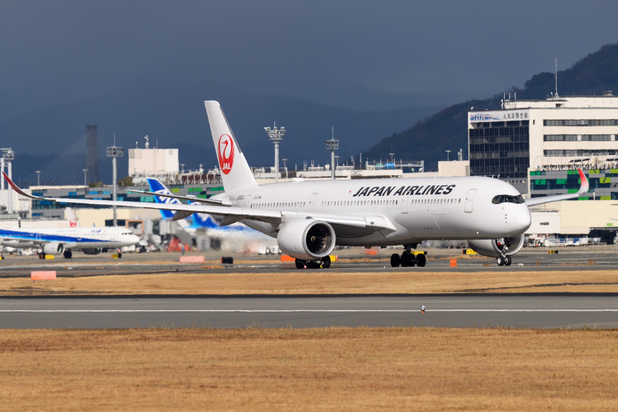 [G]安芸路快速 ｜ 西 条 on Twitter: "JAL A350-900 J-AIR E170 https://t.co/9DXxwDnmhl" / Twitter