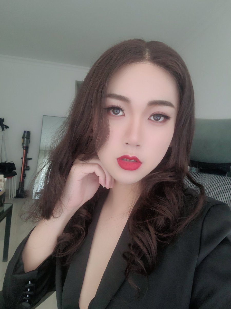 颖琪 On Twitter 好像就只剩下皮笑肉不笑了～