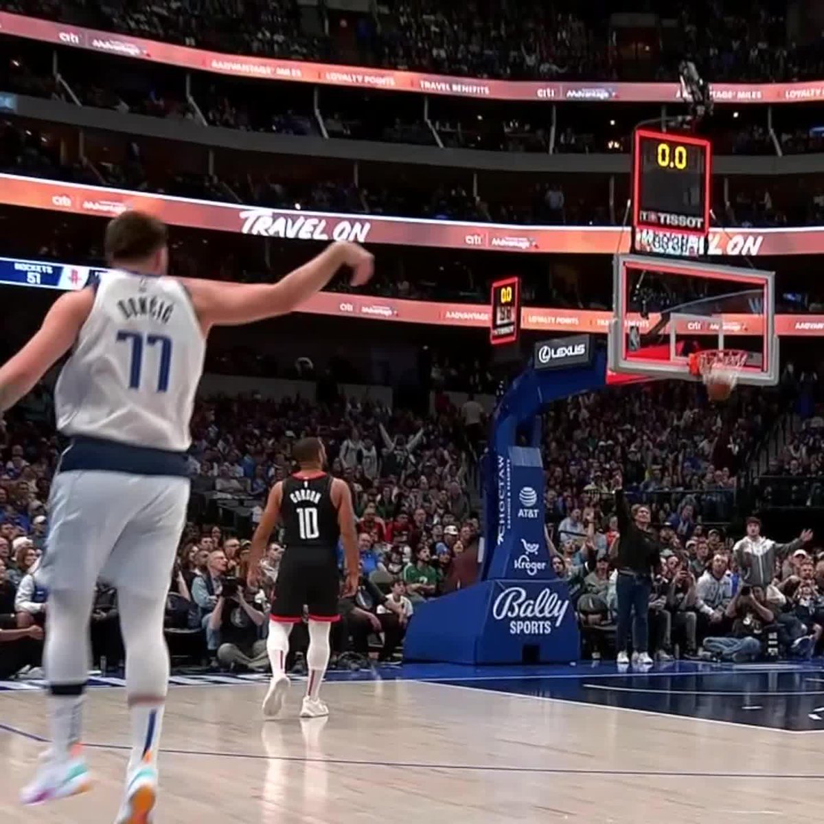 NBA on ESPN on Twitter: "LUKA MAGIC AT THE BUZZER 🎯"