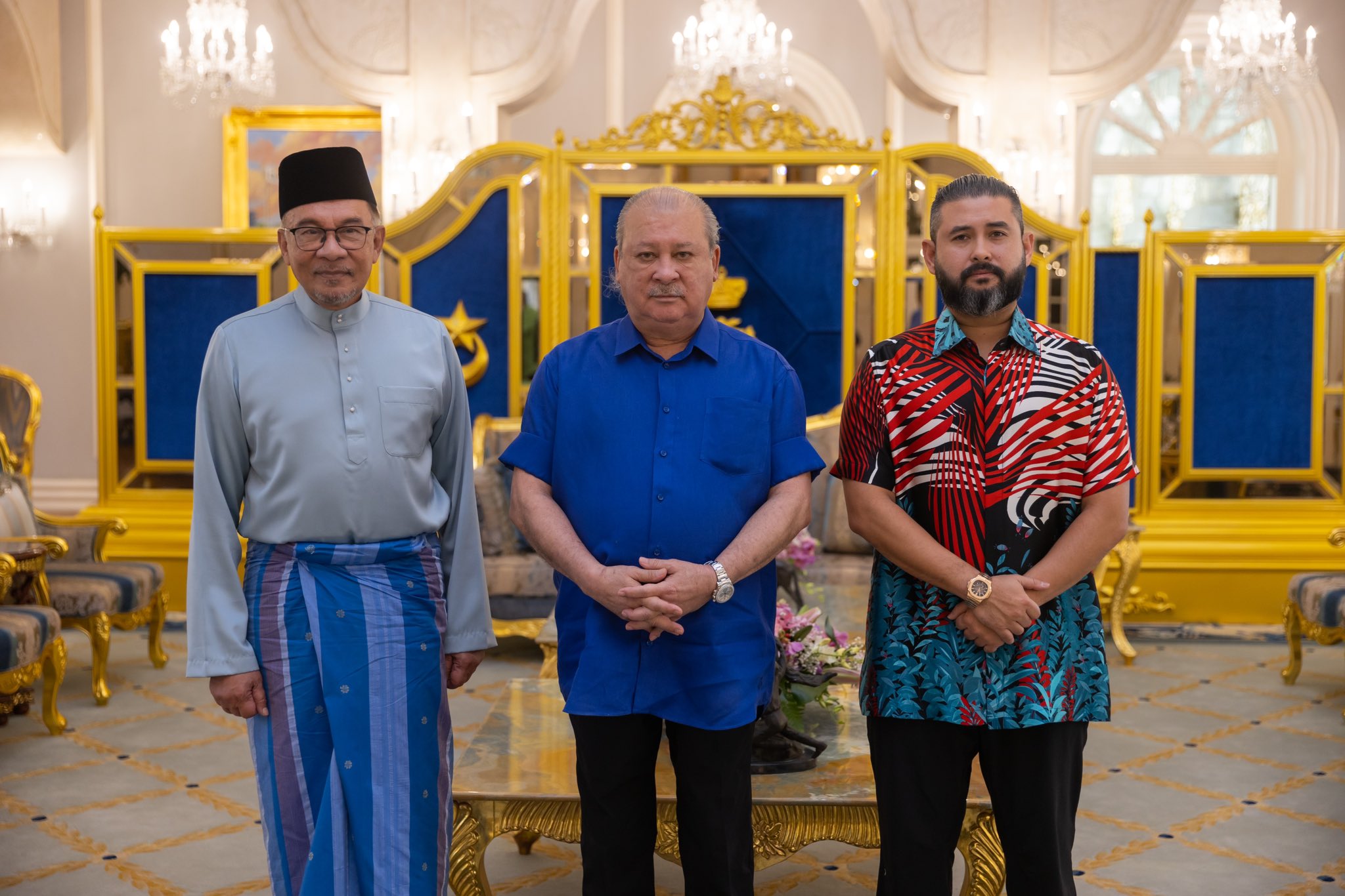 Anwar Ibrahim on Twitter: "Menjunjung kasih Duli Yang Maha Mulia Sultan Ibrahim Ibni Almarhum ...