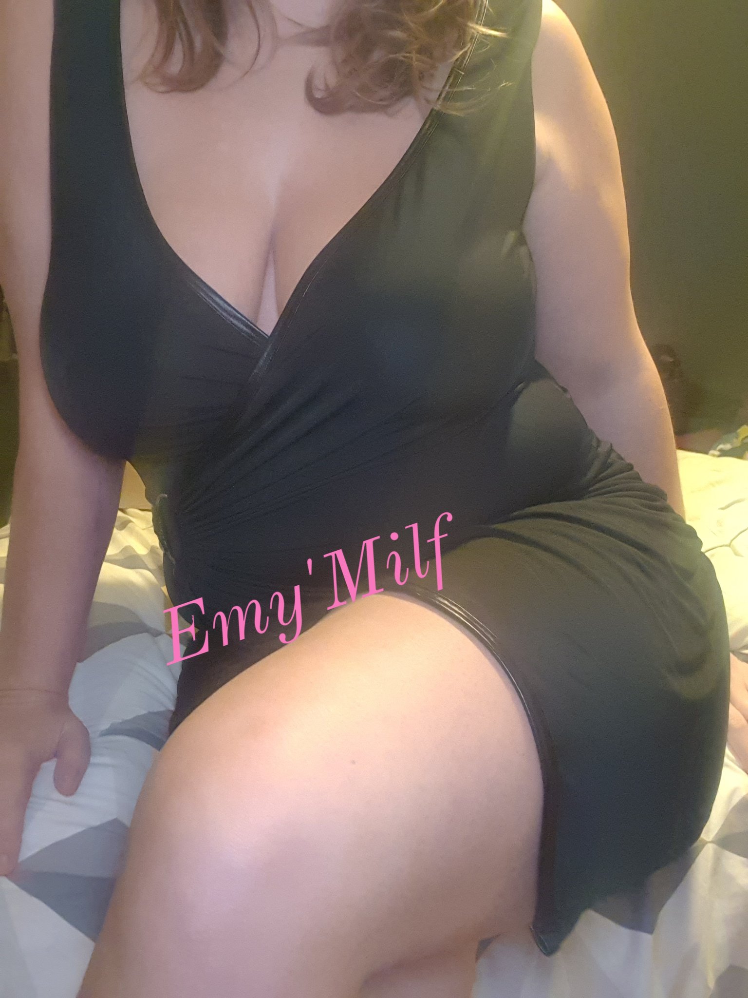 Emy'Milf on Twitter: "Selon vous, je porte laquelle pour le réveillon ? Qui m'invite dans les ...