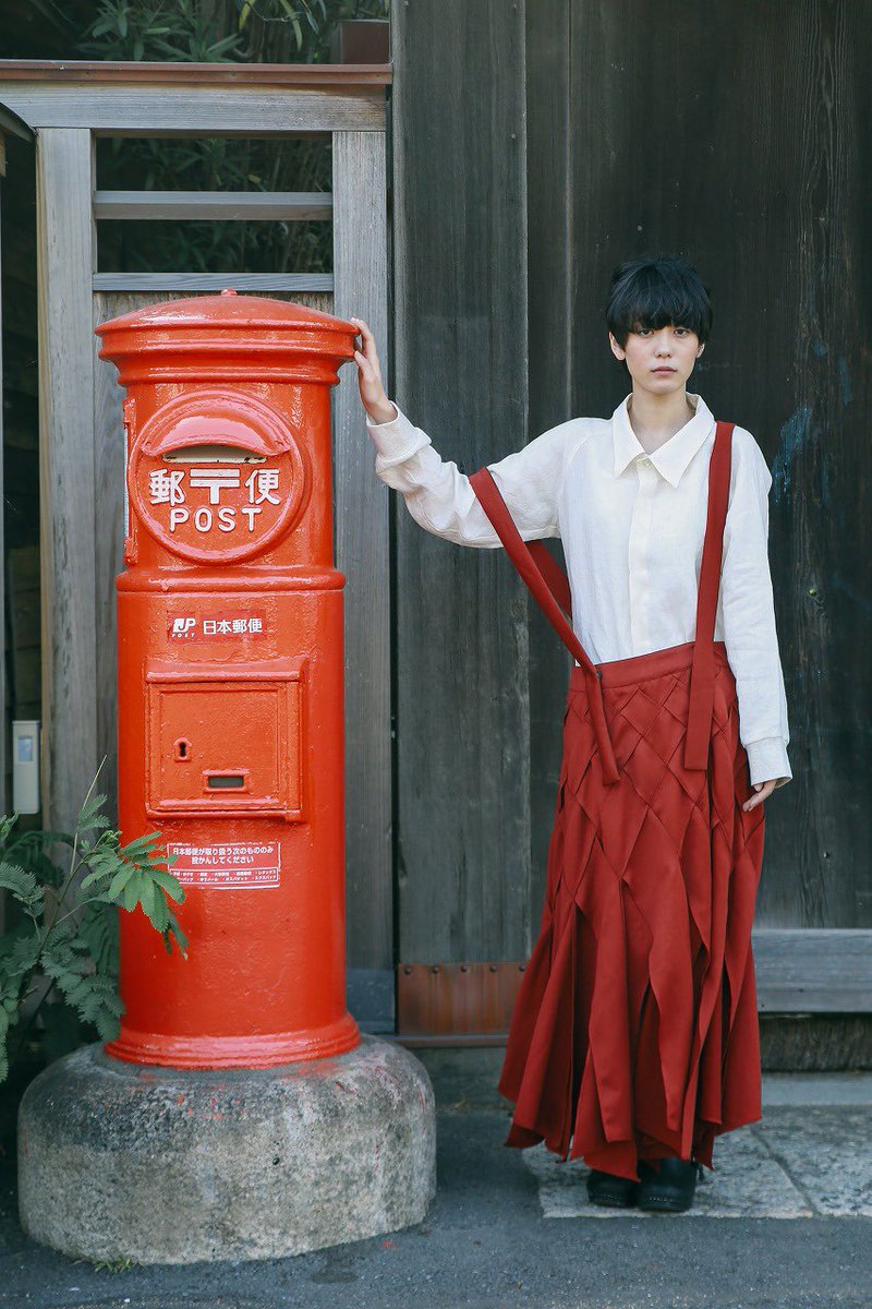 matsui ryosuke | 松井 諒祐 on Twitter: "鬼のように懐かしいスカートが発見されたのでストアに追加しておきました。 2015-16AWの"たなびく吊りスカート"です。"