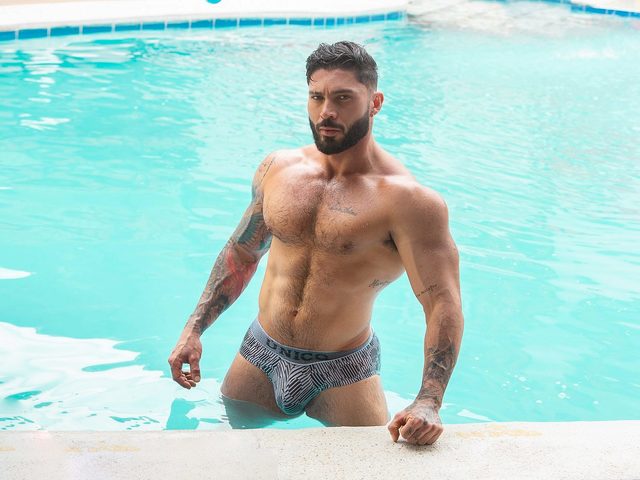 Ace Bannon on Twitter: "Aless Rose is on: https://muscleservicelive.com/live/guys/?model=aless ...