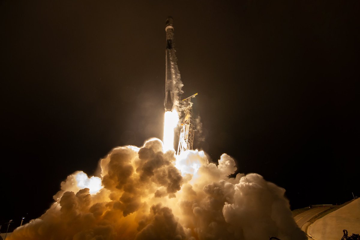 Athénaïs De Montespan On Twitter Rt Spacex Falcon 9 Launched The