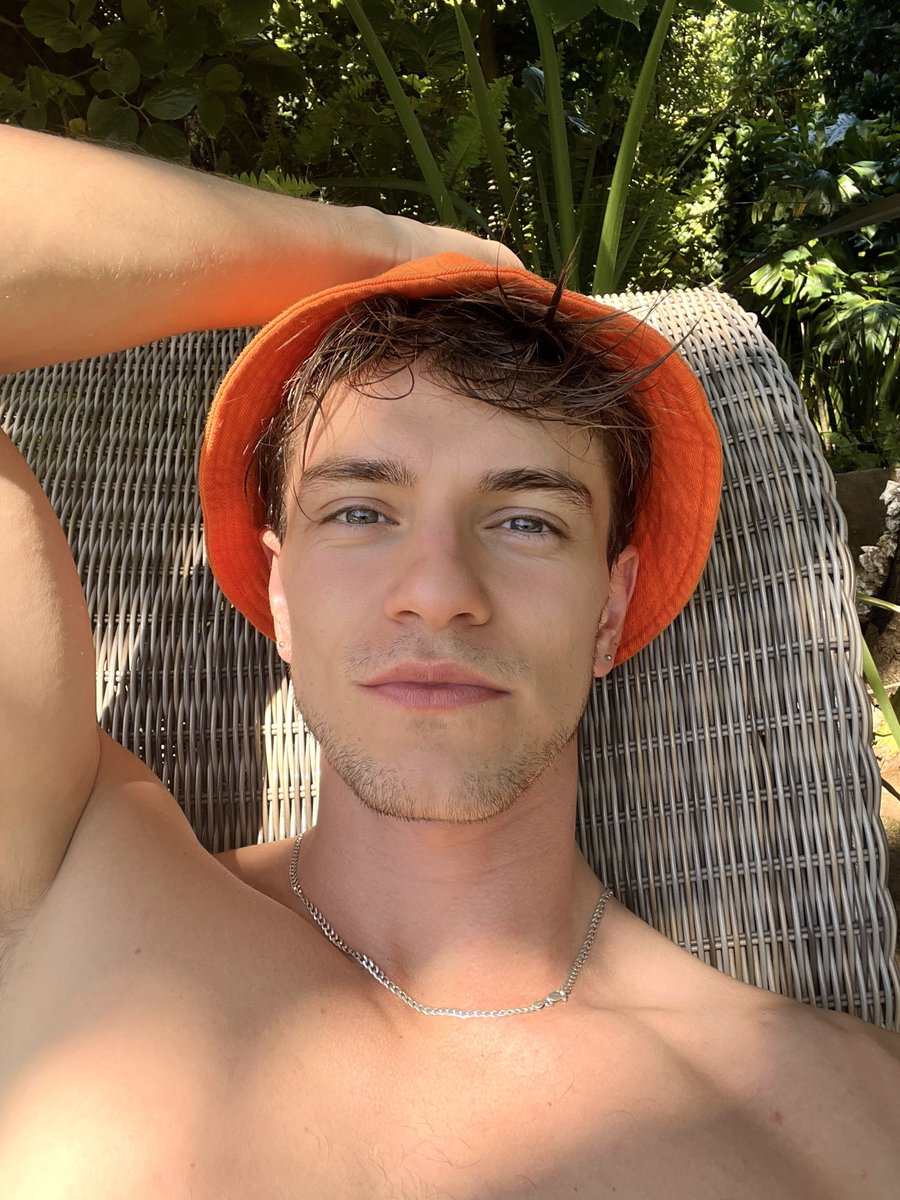 Hot Dudes Good Mood 🇺🇦 on Twitter: "RT @Brandon_Haye: 🧡"