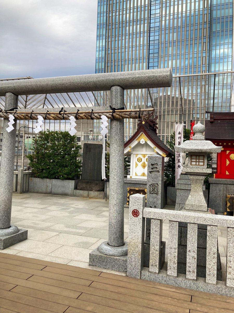 日本橋三越スタッフのつぶやき On Twitter 今日は大晦日ですね☺️ 皆さん、暖かくしてお過ごしください♪ 日本橋三越 屋上 三囲神社