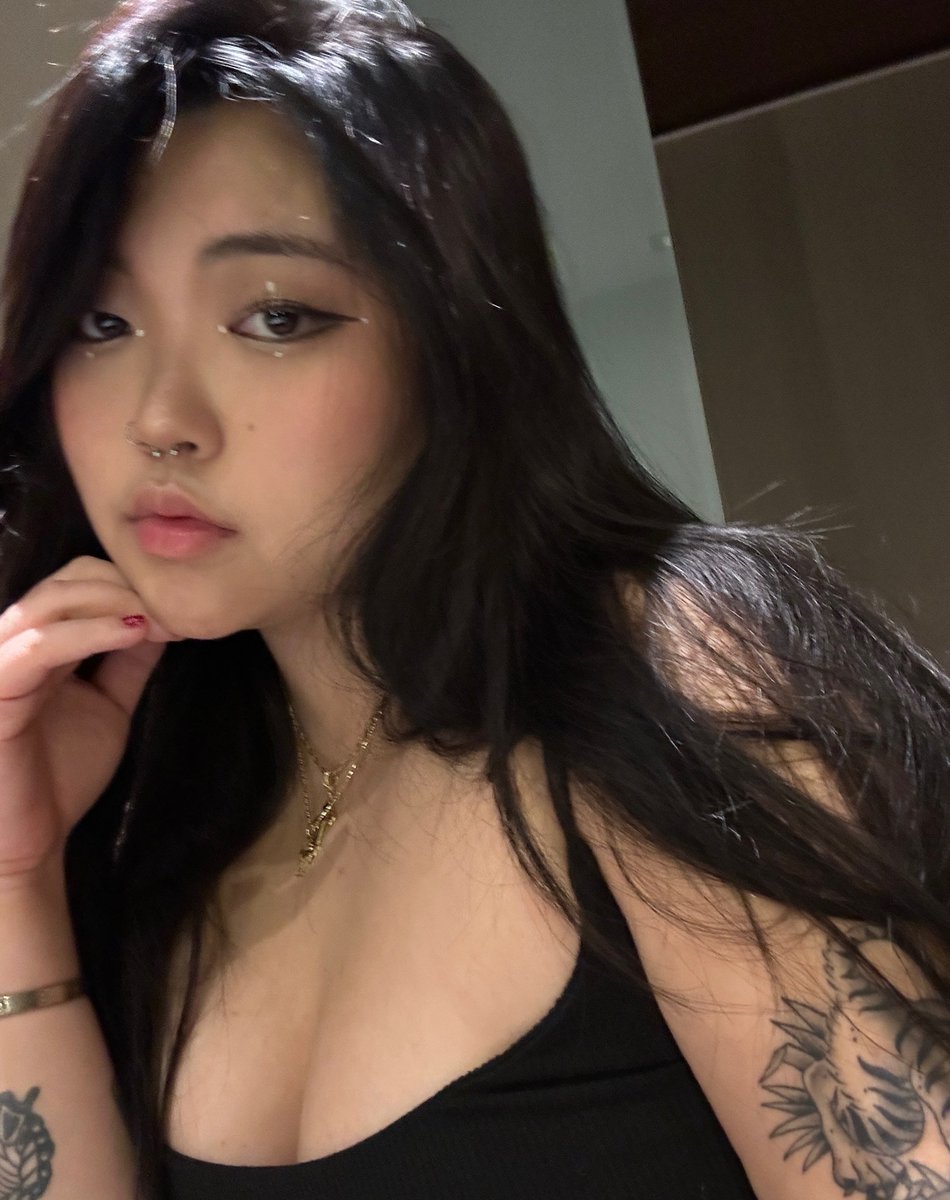 TSU NAMI on Twitter: "i have no caption. but i am hot