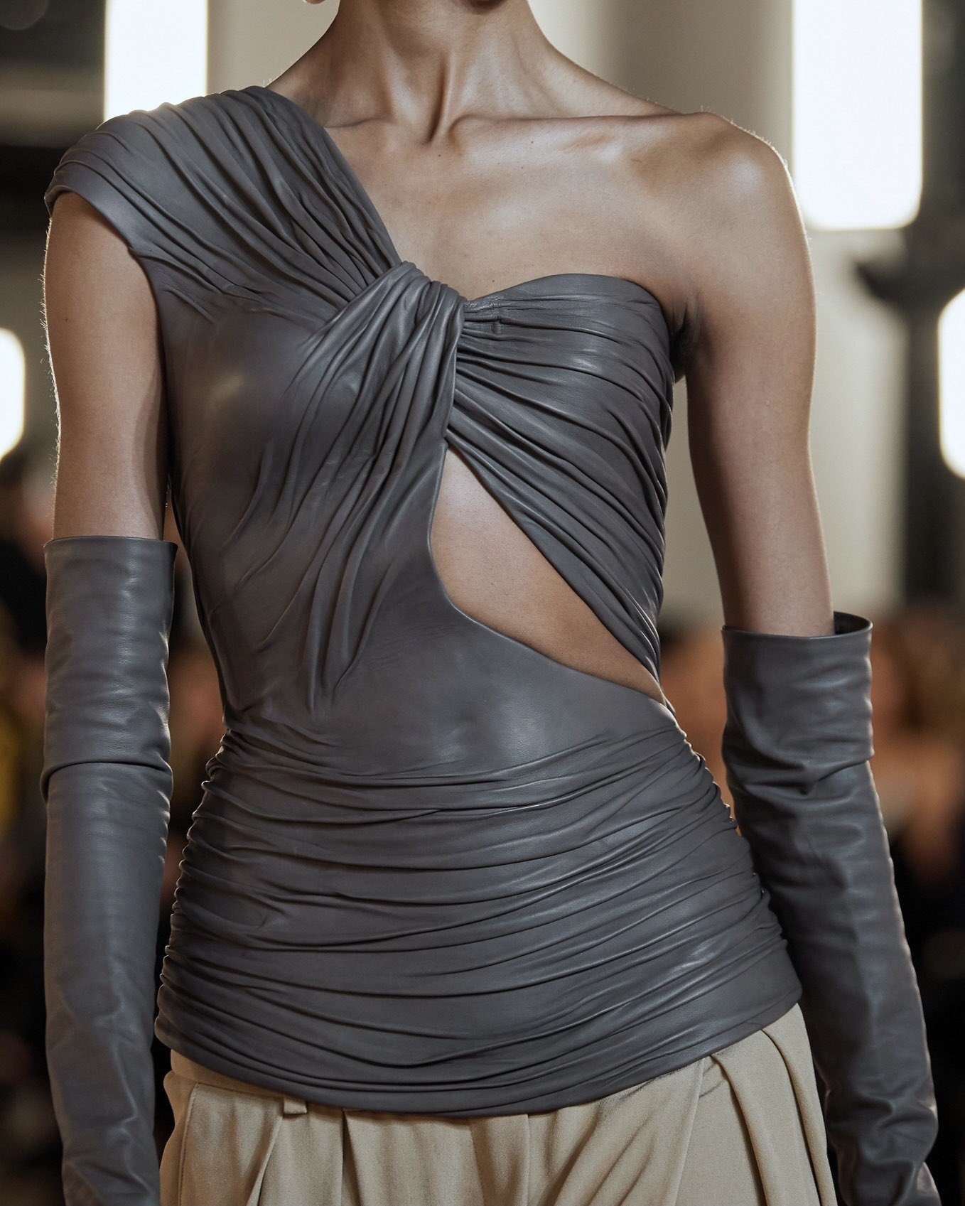 aly ★ on Twitter: "fabric manipulation by Balmain. full leather pieces molded to give that ‘wet ...