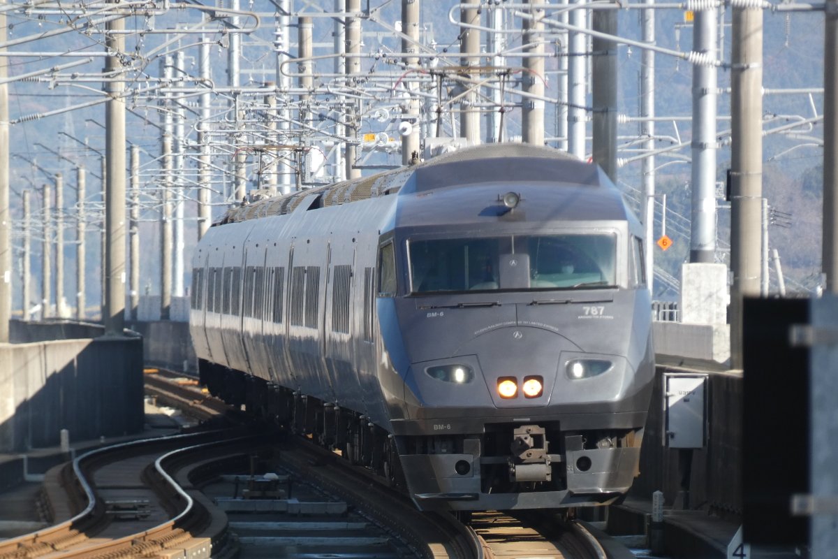 Nishi−Kunitachi on Twitter: "#今年乗った特急 記憶に新しい先日の九州上陸時の。 西九州新幹線開業で新たなる活躍をスタートさせた885系白いみどりと787系リレーかもめ。"