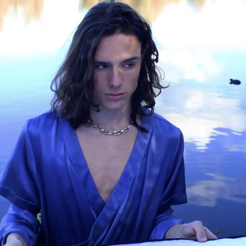 BTS video of Harry Collett’s newest shoot for Taiker magazine 🔥🔥 ...