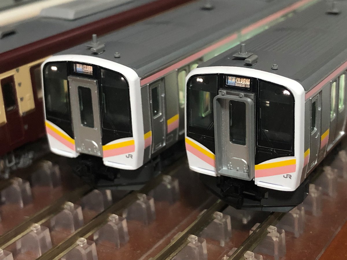 peld_y on Twitter: "TOMIX E129系、前面行先表示LEDシール貼り変え。TOMIX純正からジオマトリックス製に。 信越線の水色地「普通」が純正シールだと薄すぎて見え ...