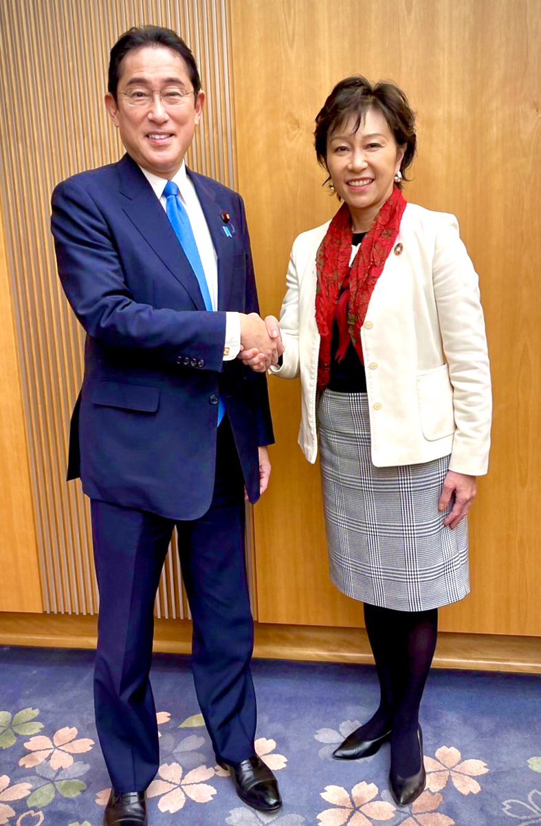 佐藤ゆかり 前衆議院議員(大阪11区) On Twitter 今年もあと数時間。一年間、落選生活において多くの皆様に助けて頂き、大変お世話