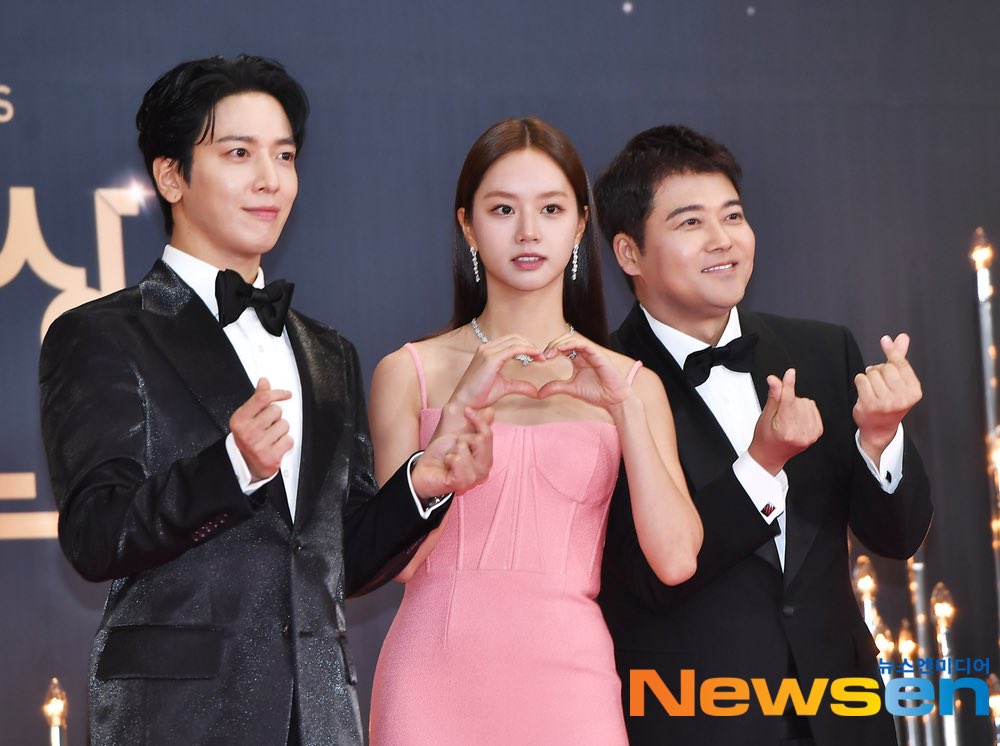 K-Drama Menfess on Twitter: "•kdm• KBS Drama Award 2022 MC trio 😍 So powerfull, hyeri cantik sekali"