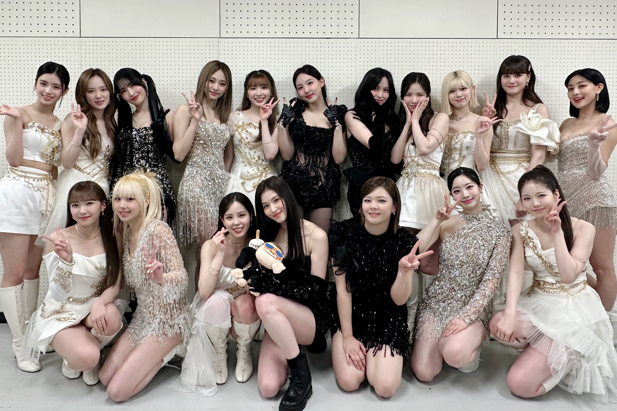 JYPnation in Japan on Twitter: "TWICEとNiziUが出演した「第73回NHK紅白歌合戦」 皆さん、楽しんで頂けましたでしょうか？ 素敵なステージで今年の ...