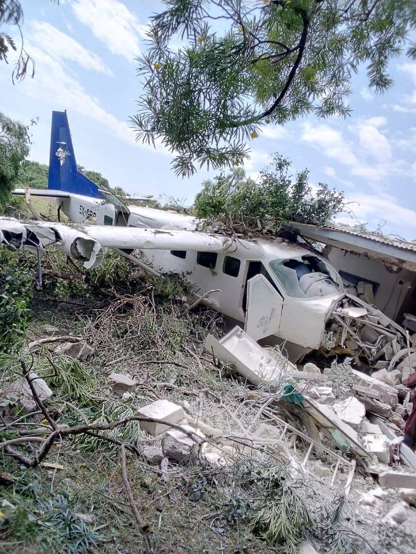 Daily Monitor on Twitter: "PHOTO: Five people including three European passengers & the crew ...