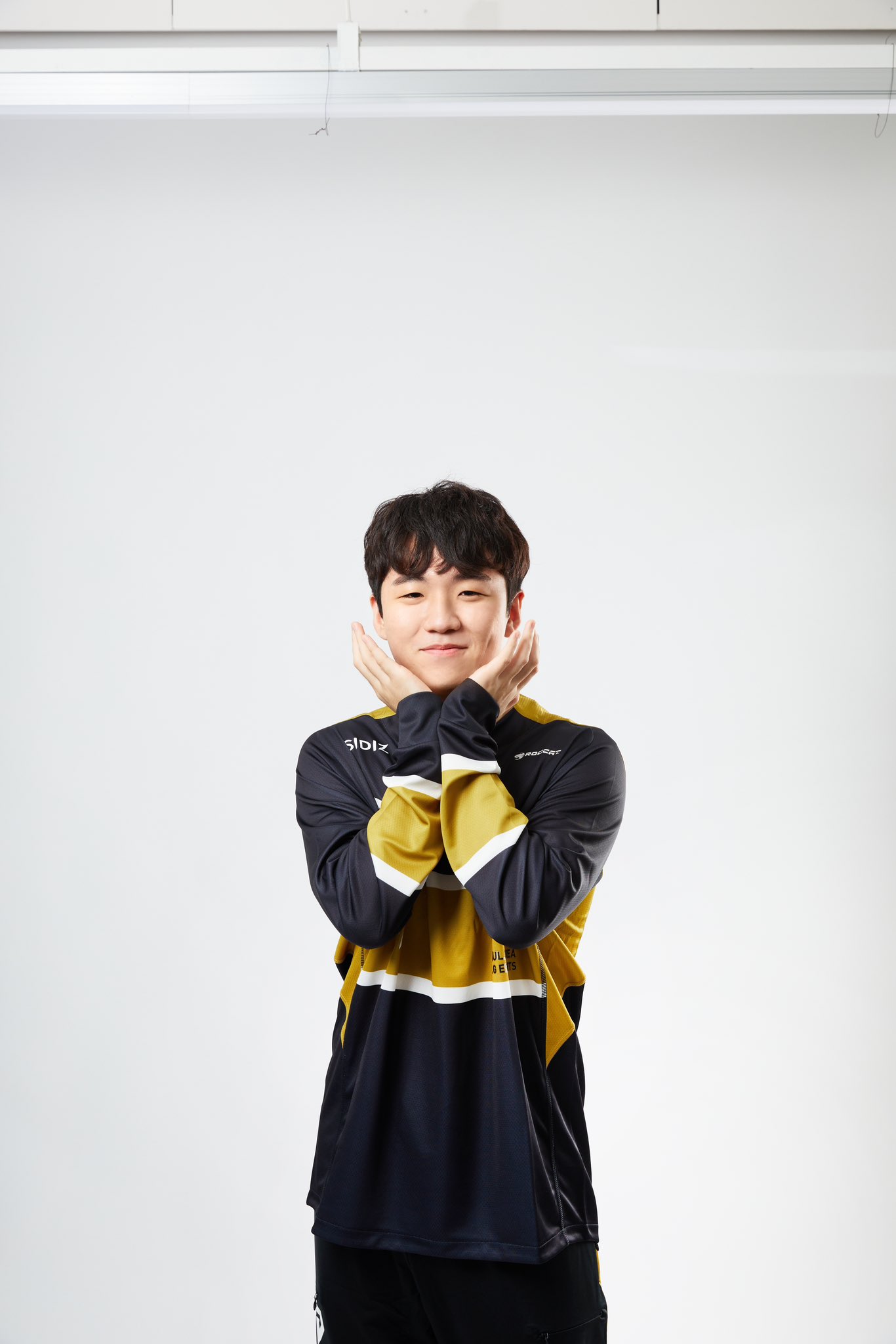 Intro On Twitter 올해 동안 모두들 고생 많으셨습니다 23년에는 모두들 적게 일하고 돈 많이 버시길~ 今年は皆さんお疲れ様でした。 23年にはみんな少なく働いてお