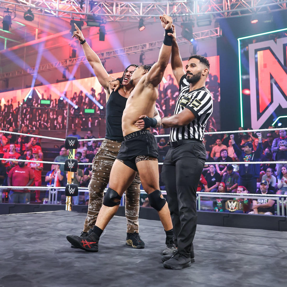 WWE Statistics on Twitter: ".@BRONCO_WWE & @Lucien_wwe gets the victory against @BrysonWwe & Oba ...