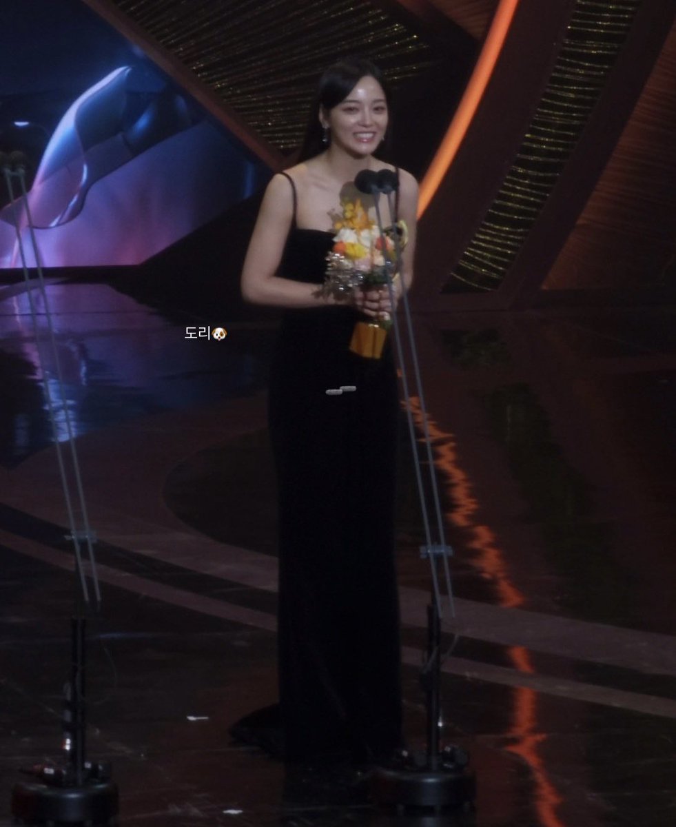 김세정 - KIM SEJEONG on Twitter: "[FANTAKEN] 221231 - 2022 SBS Drama Awards (cr.da_yeon0828) # ...