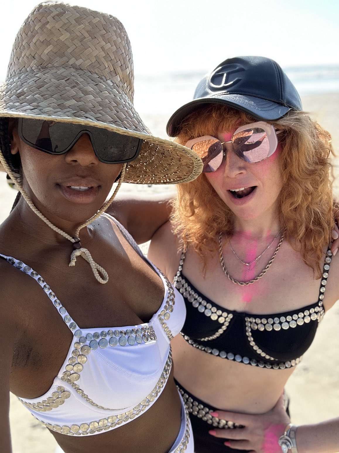 natasha lyonne on Twitter: "Happy new year - we love you. ⁦@taranitup49⁩ 😎😎😎 https://t.co ...