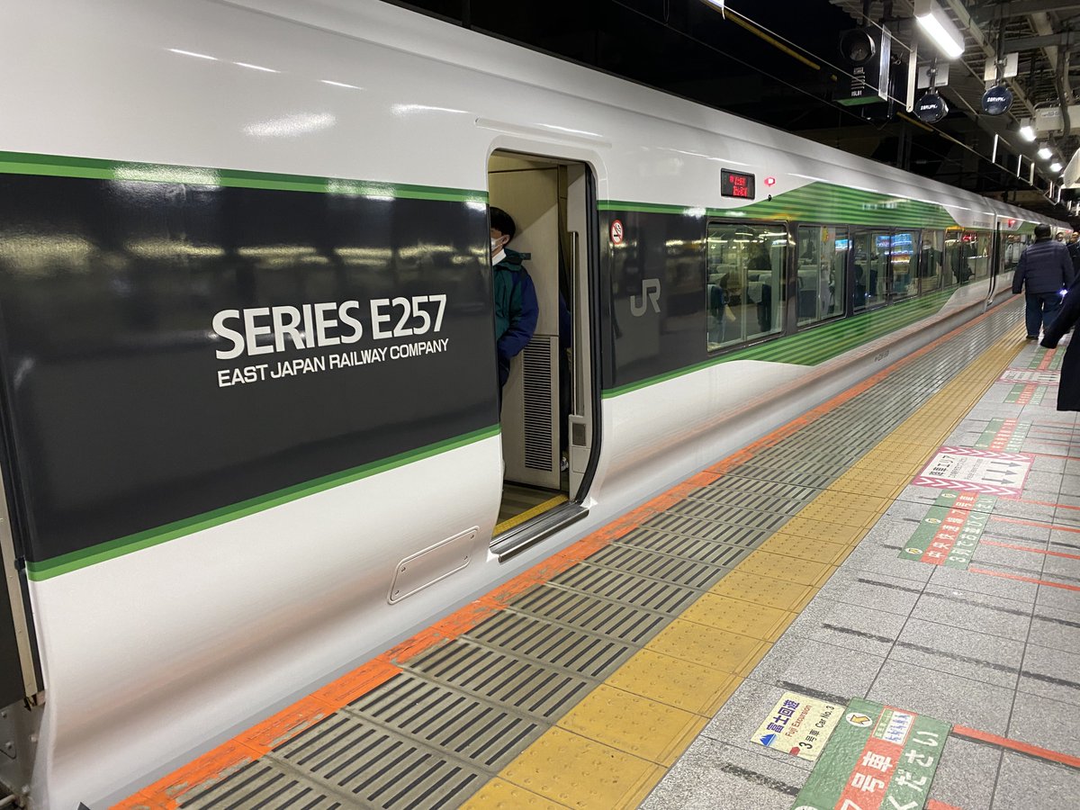 無限地帯💉 5️⃣ on Twitter: "RT @kanaism: 臨時特急「富士回遊85号（富士初日の出号）」は事前情報通りのE257系5500番台OM-51編成。これから河口湖まで乗車 ...