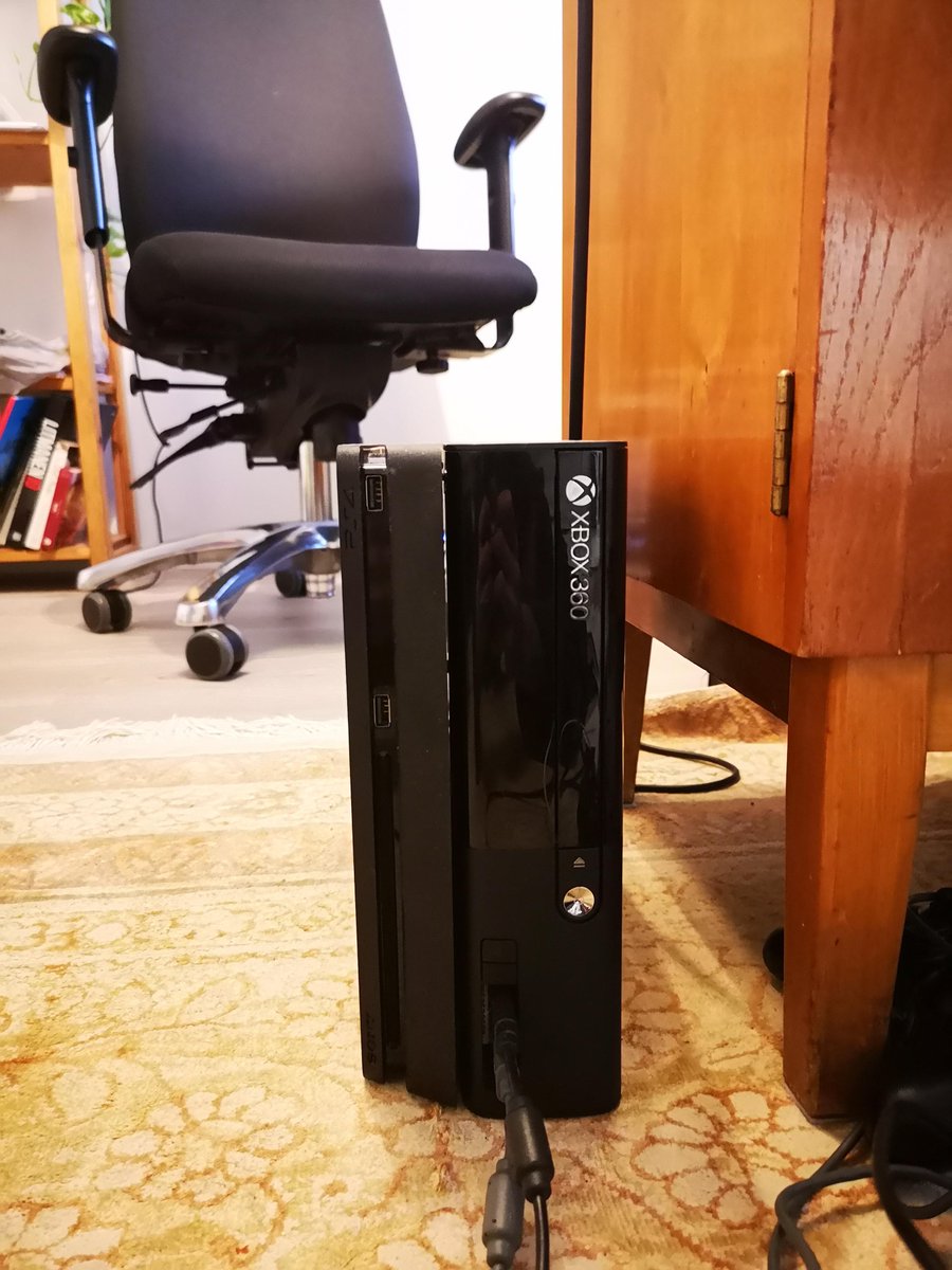 A useless fact to end the year - #PS4 and #Xbox 360 are exactly the ...