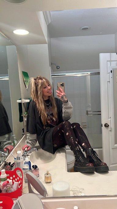 TW Pornstars - Awlivv (very Hot). Pictures and videos from Twitter.