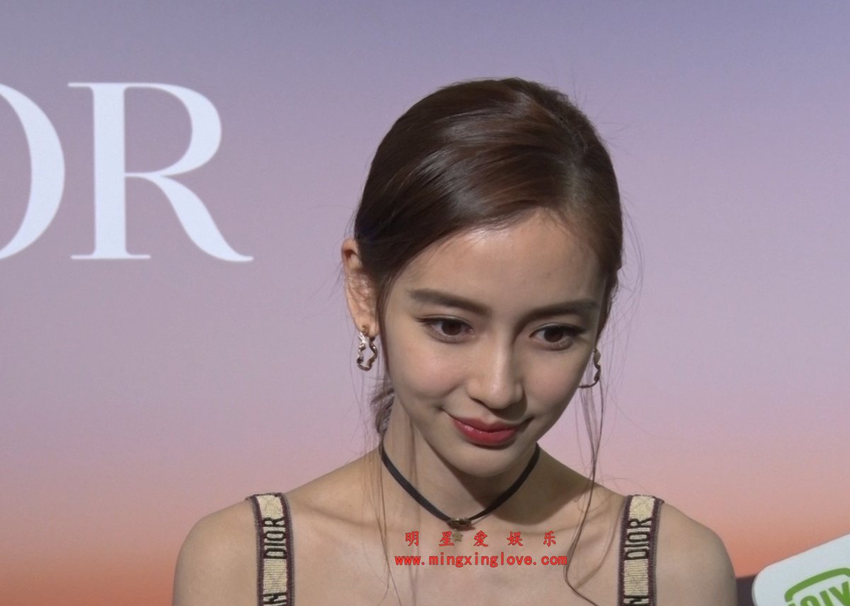 mingxinglove on Twitter: "#Angelababy 参加DIOR发布会现场视频， #大尺度 吊带露胸裙，高清4K分辨率原版无修视频下载 https ...