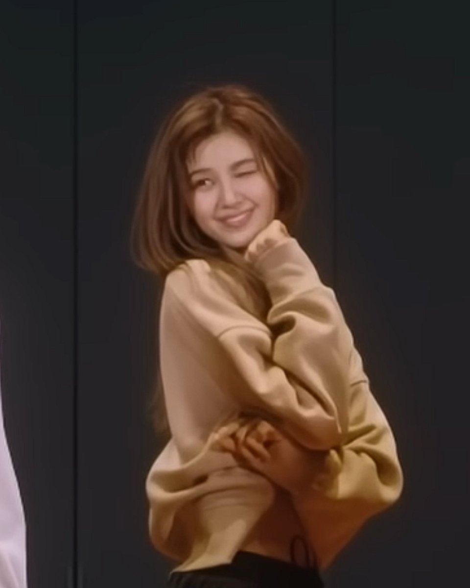 NewJeans Loops 🐇 on Twitter: "Omo #뉴진스 #NewJeans #다니엘 #Danielle #ダニエル #민지 #Minji #ミンジ"