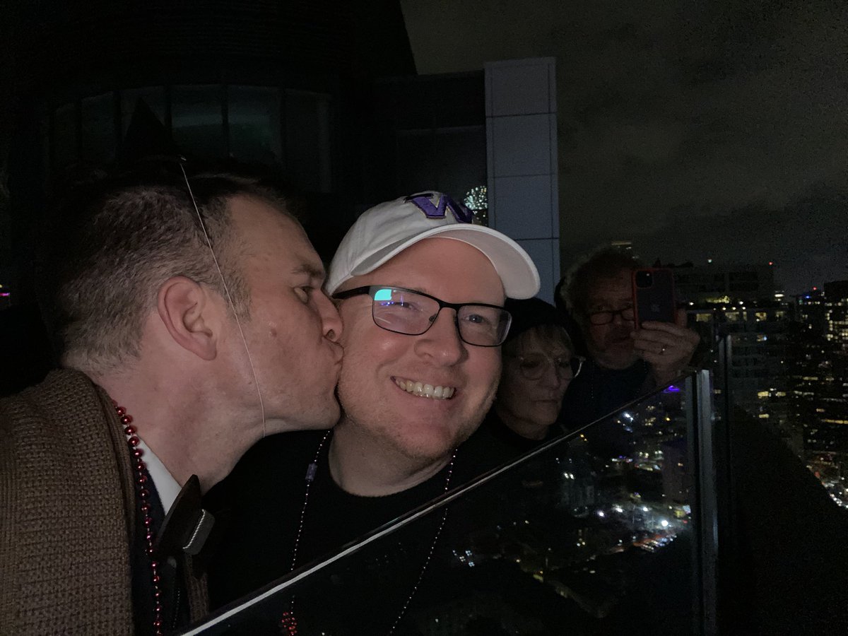 Steve McCarron KOMO on Twitter: "HAPPY NEW YEAR from Seattle!!! 🎆"