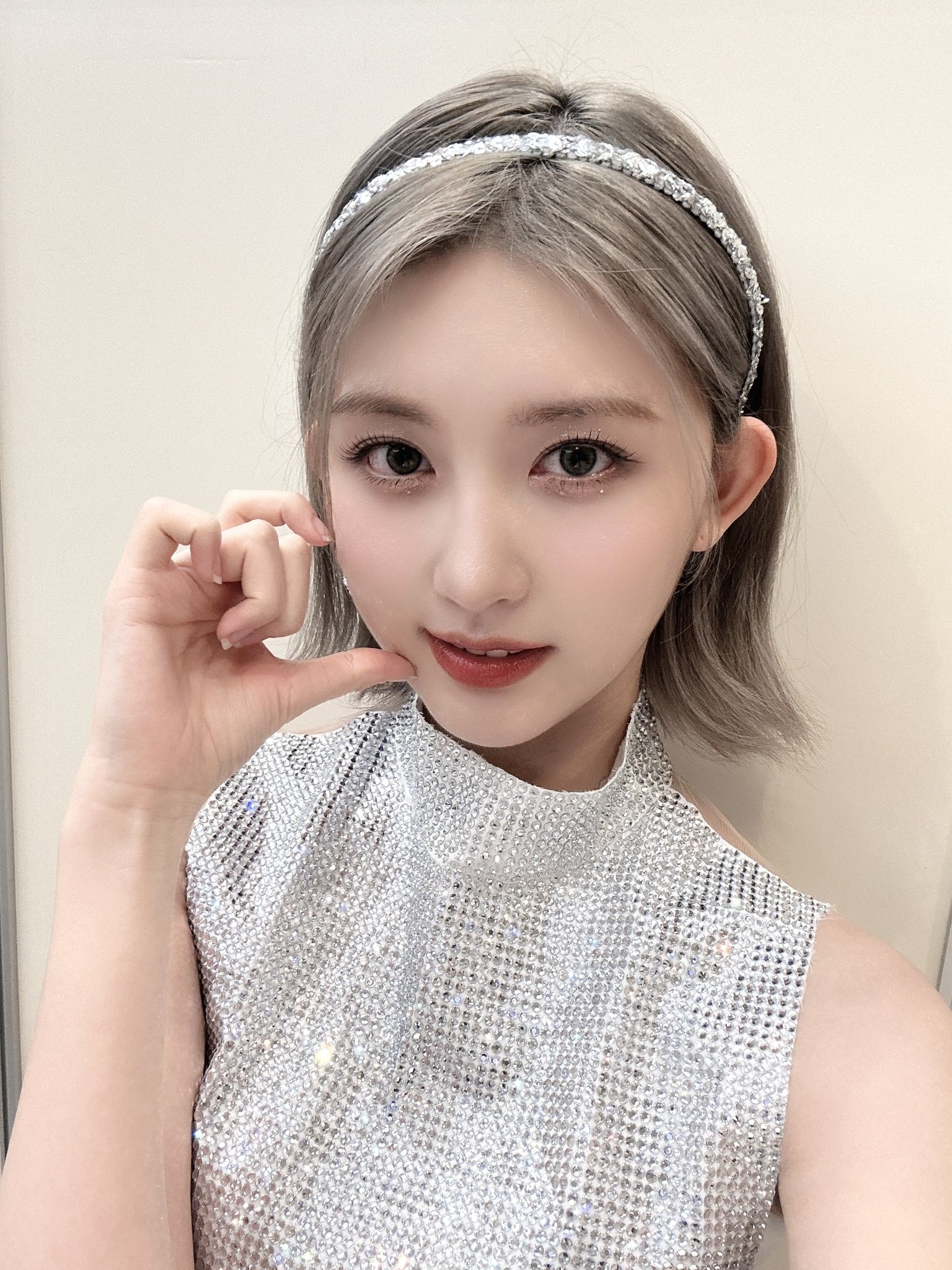 IVE GAEUL 아이브 가을 on Twitter: "다이브 새해 복 많이 받아용🐰 올해도 나를 사랑하자♡ #IVE #아이브 #GAEUL #가을 https://t.co ...