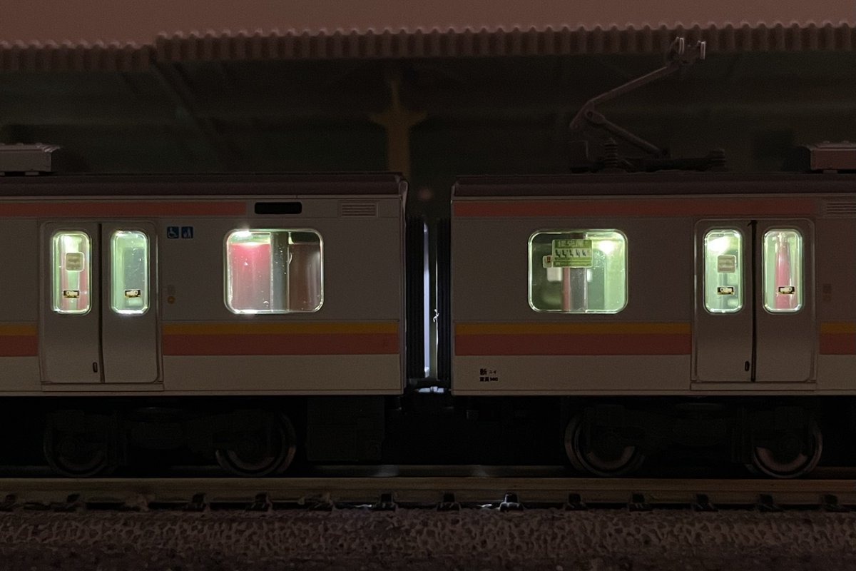 環 on Twitter: "KATO製2両、TOMIX製12両のE129系にドアステッカーと優先席のインレタを貼り付けました。 全て世田谷さん(@sscmodel )の No.634/908 ...