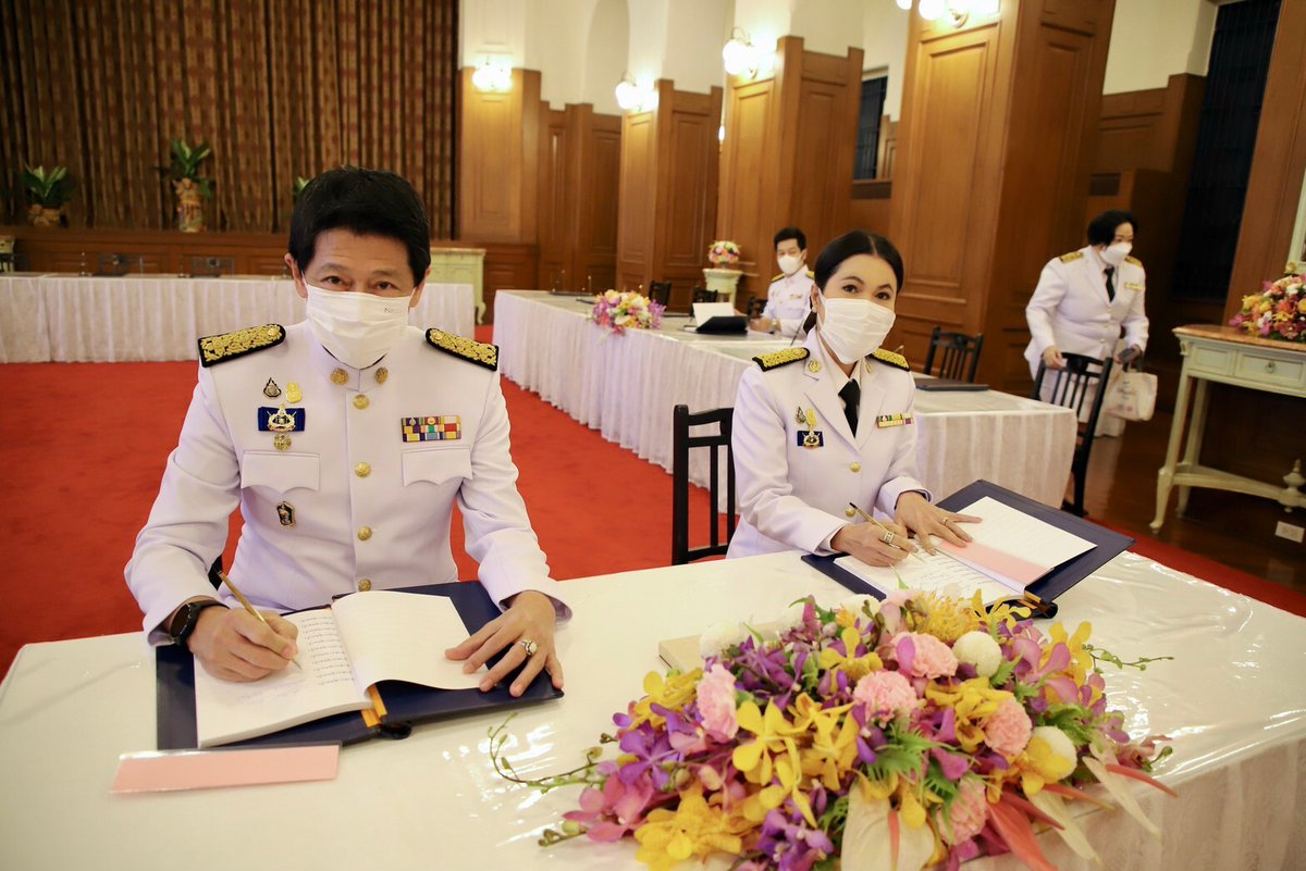 พรรคเพื่อไทย Pheu Thai Party on Twitter: "ทันตแพทย์หญิงศรีญาดา ปาลิมาพันธ์ รองเลขาธิการพรรค ธีร ...