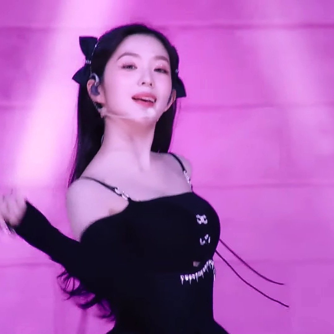 On Twitter RT picsofirene SHE IS INSANE on-twitter-rt-picsofirene-she-is-insane