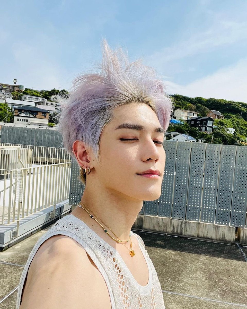 TAEYONG PHILIPPINES on Twitter: "[OFFICIAL] 230101 taeoxo_nct Instagram Update ① "Hi 2023 🐰" 🌹 ...