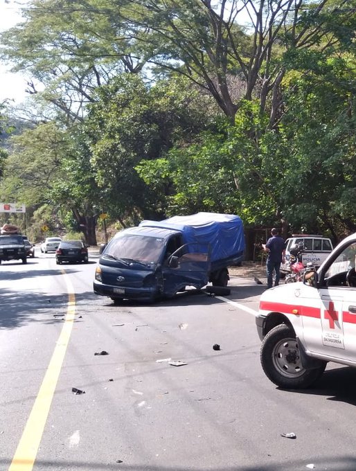 Política Stereo On Twitter Traficosv Esta Mañana Varias Personas