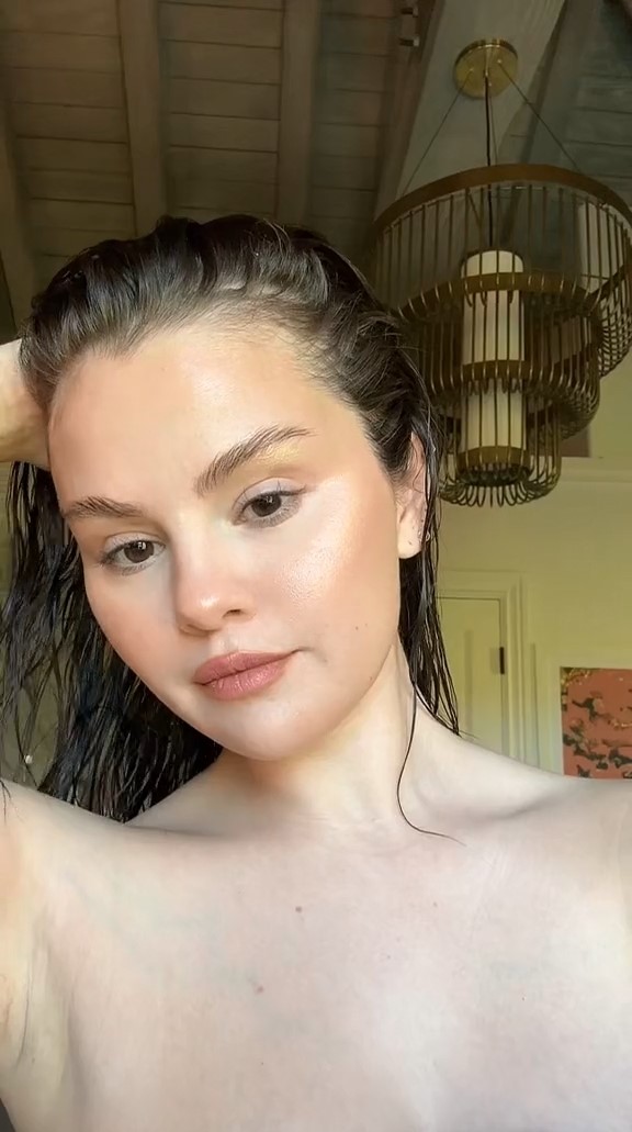 🔥Hot Celebs Page🔥 on Twitter: "7⃣ Selena Gomez, Addison Rae & Loren Gray"