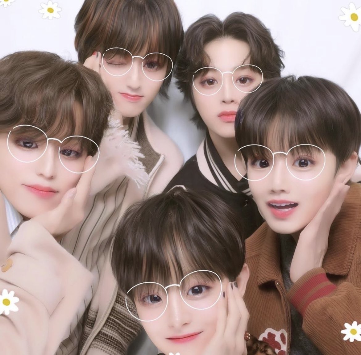 🫧EMIRI🇰🇷⇌🇯🇵🫧 on Twitter: "#TREASURE グッズ 💎うちわ http://m.qoo10.jp/su/1357921921/… 💎ペンライト http://m ...