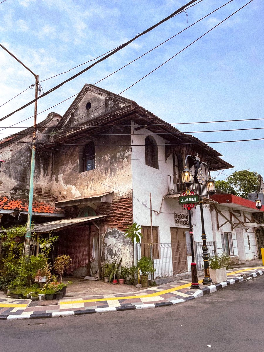 Ga pernah tau Gresik punya sejarah yang kompleks sebelumnya. Pas ikutan ...