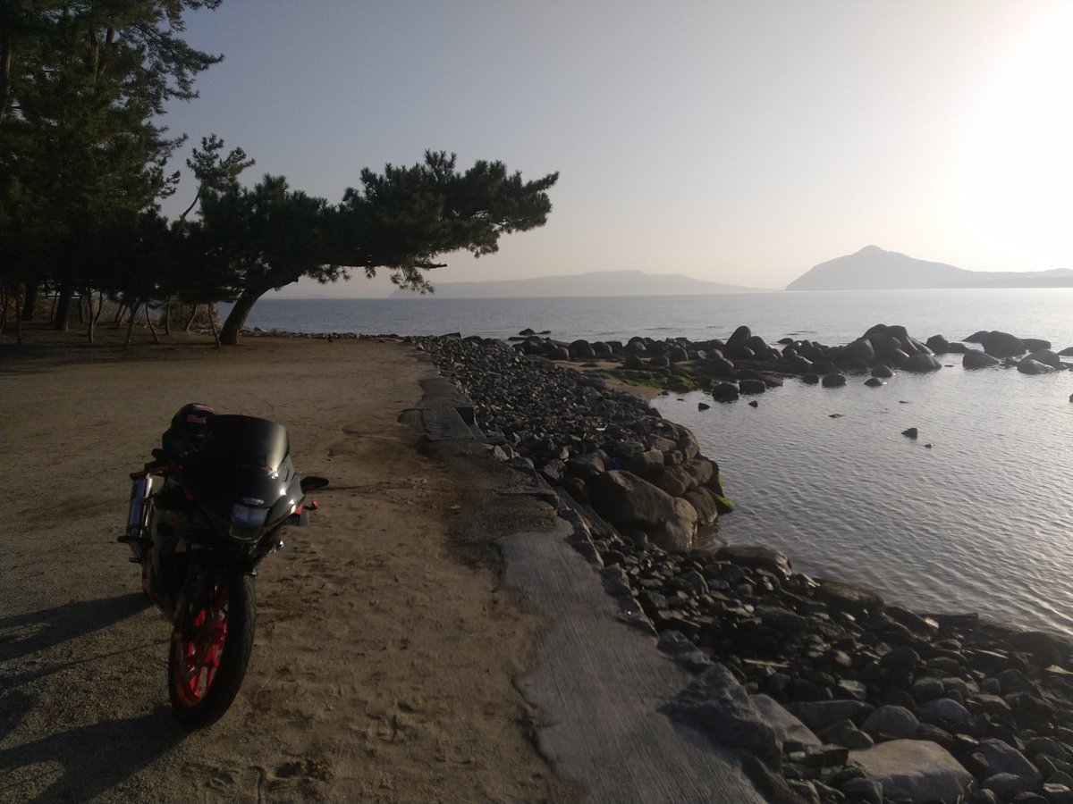 ひろ On Twitter 糸島。向かいにあるのは能古島。広島五日市にこの島の名前を取ったビチクレッタ ノコって自転車屋さんがある。新城幸也選手が日本でレースする時に専属で雇ってる