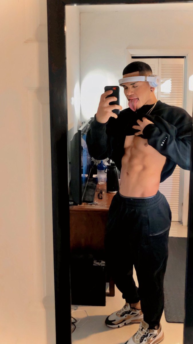 bulgespotter 👀©️ on Twitter: "RT @AestheticssGAWD: 😳🖤🙌🏽"