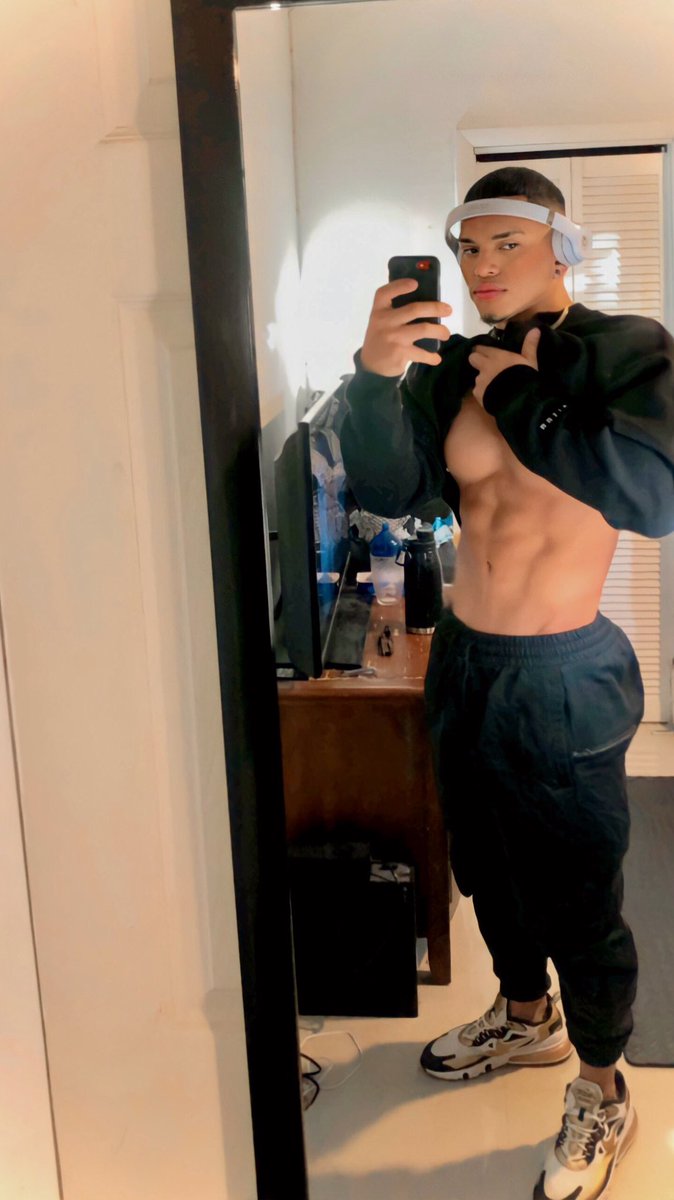 bulgespotter 👀©️ on Twitter: "RT @AestheticssGAWD: 😳🖤🙌🏽"