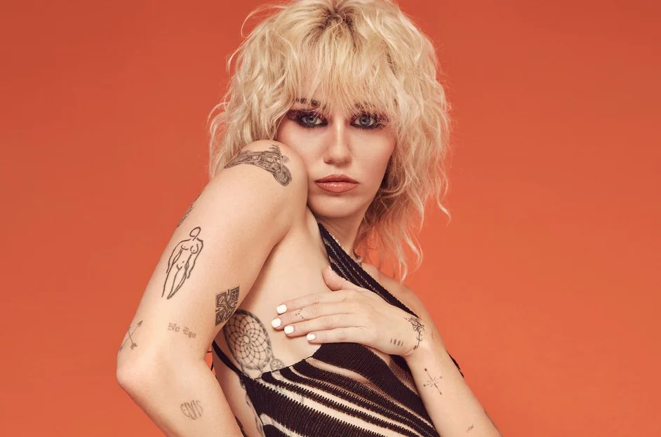 Selen🔺 On Twitter Rt Buzzingpop Miley Cyrus Was Not Included On