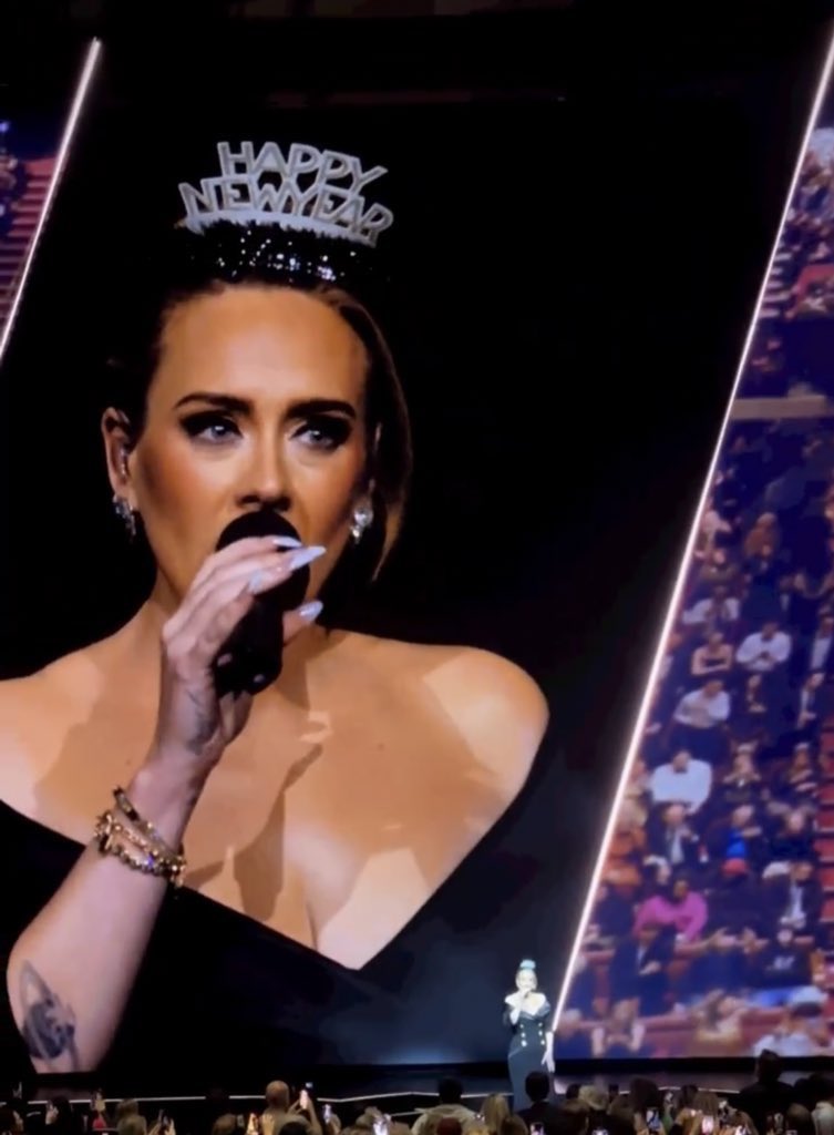 Adele on Twitter: "Weekend 7 Happy New Year to You and Yours ♥️ https://t.co/uKMto32POV" / Twitter