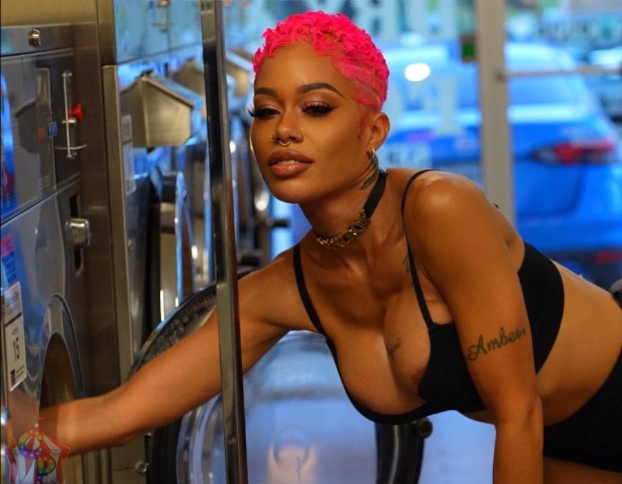 Thickpuertoricansoles on Twitter: "RT @JasamineBanks: Wanna put a load in?"