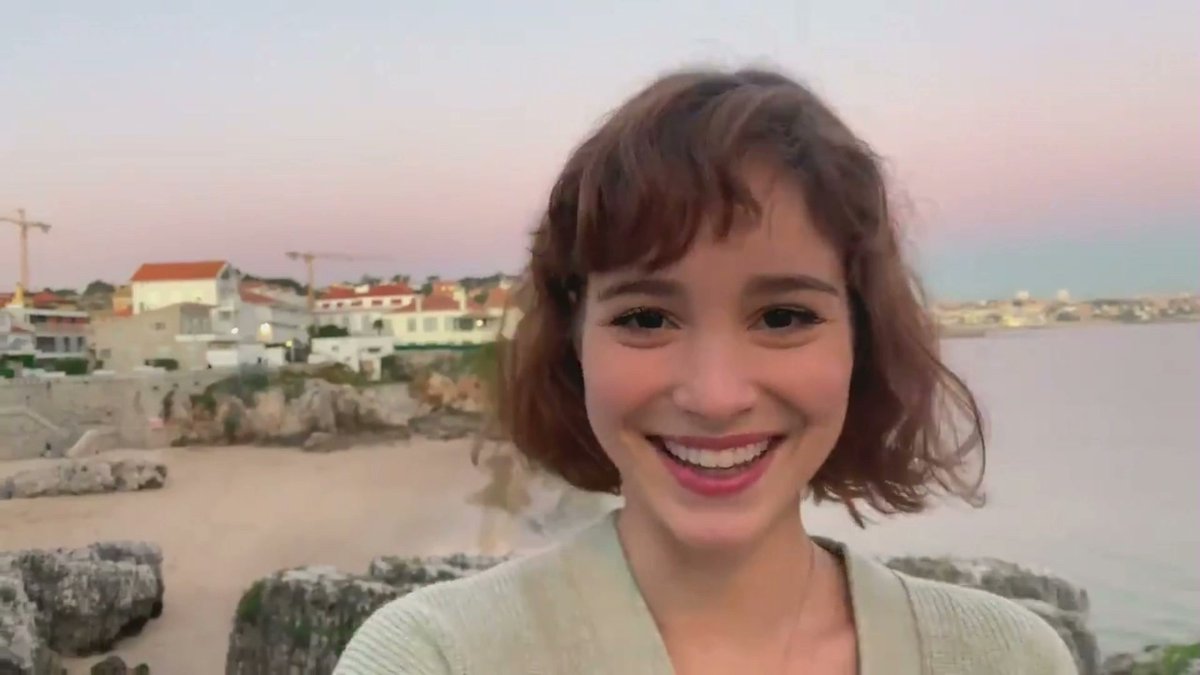 👩🏽‍🤝‍👩🏻|| tell them stories on Twitter: "RT @aninfinitething: I’m crying she’s so 🤏🤌"