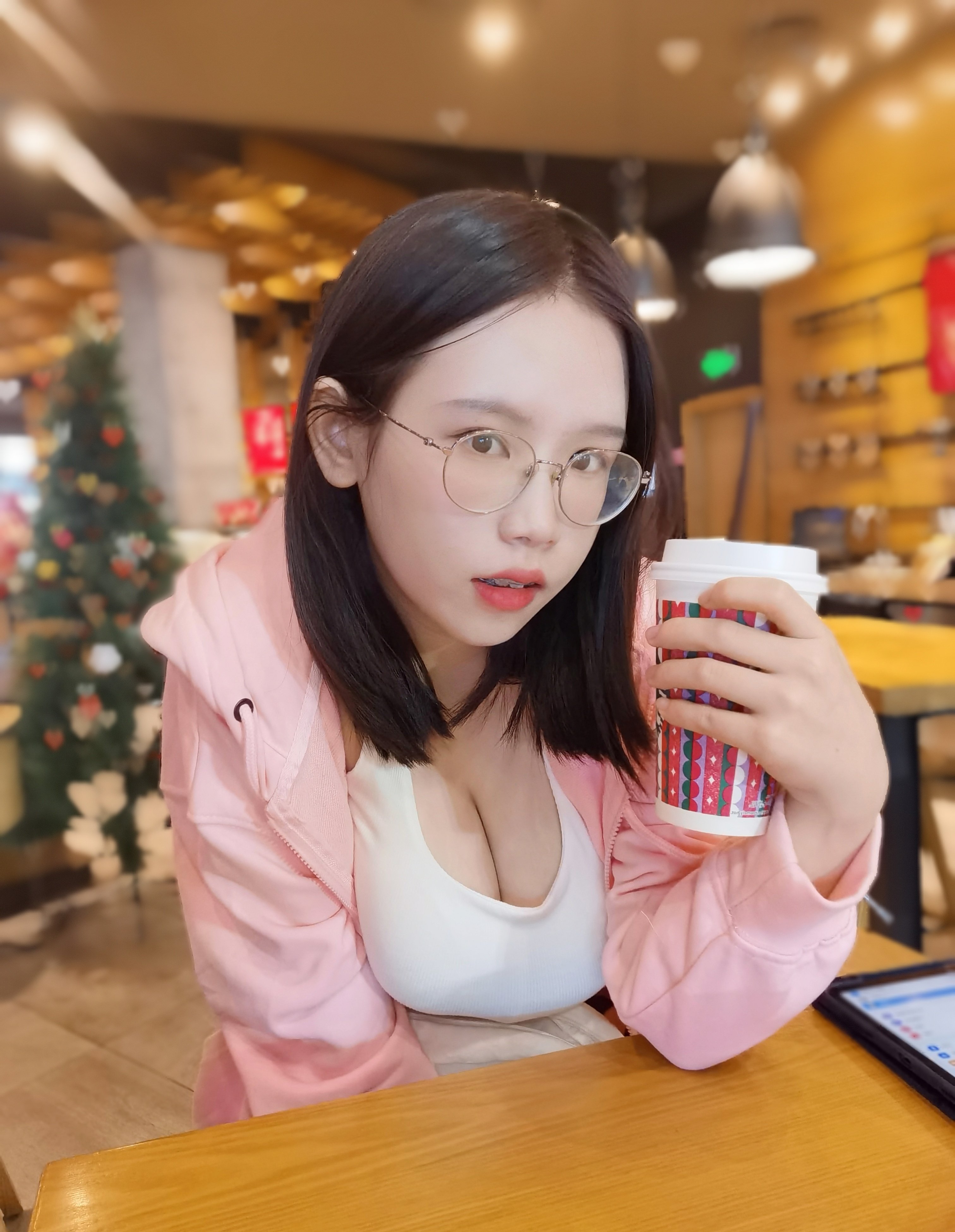 miumiuliyuan on Twitter: "@MeiRiDaZuoZhan 这个小妹妹如何，喜欢吗😄 https://t.co/DGE9JoCINJ" / Twitter